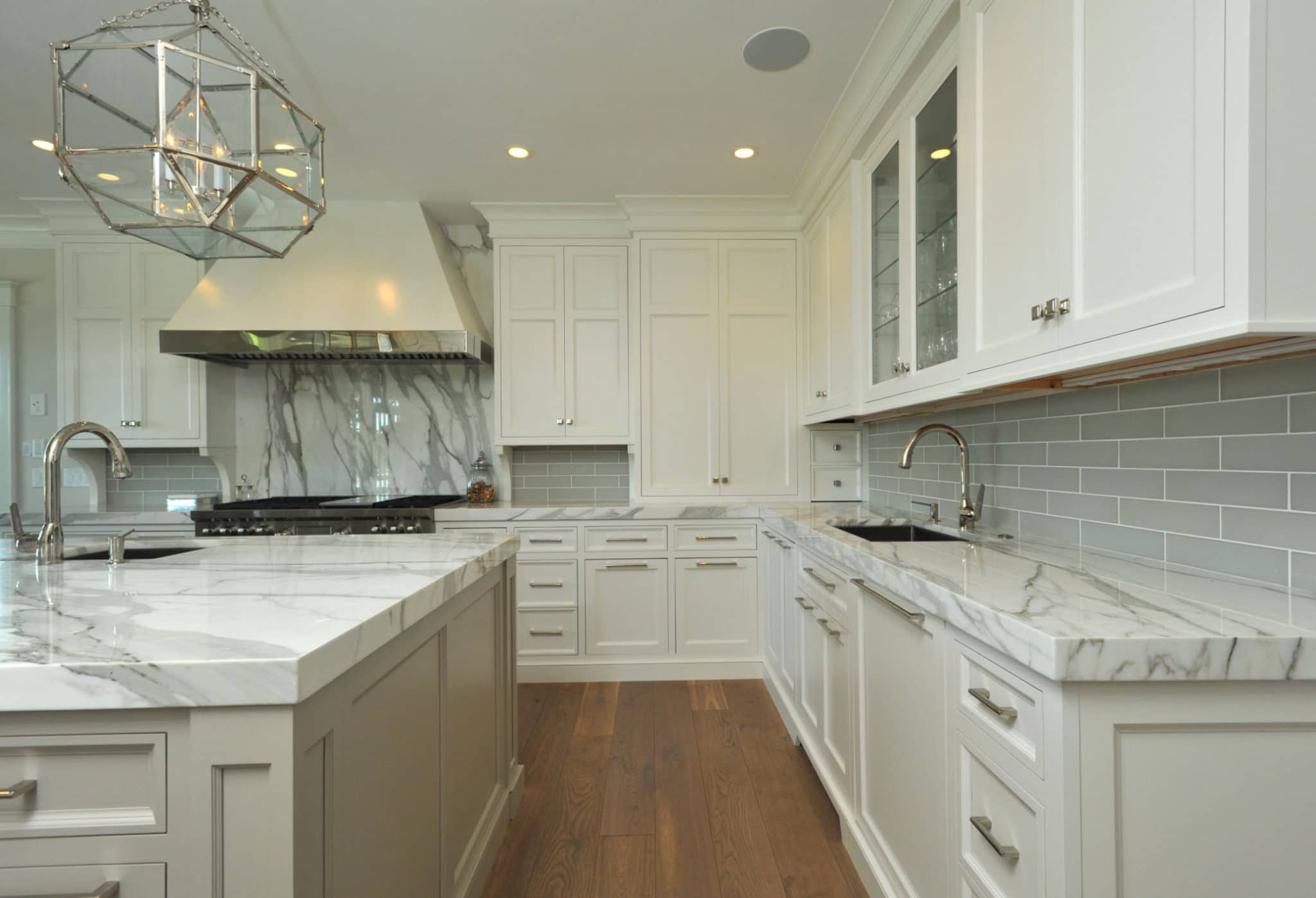 Two-Tone Kitchens are Big Trend for 2017 - Metropolitan Cabinets ...