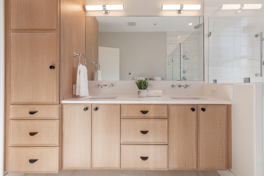 Custom Bath Cabinets - Metropolitan Cabinets & Countertops